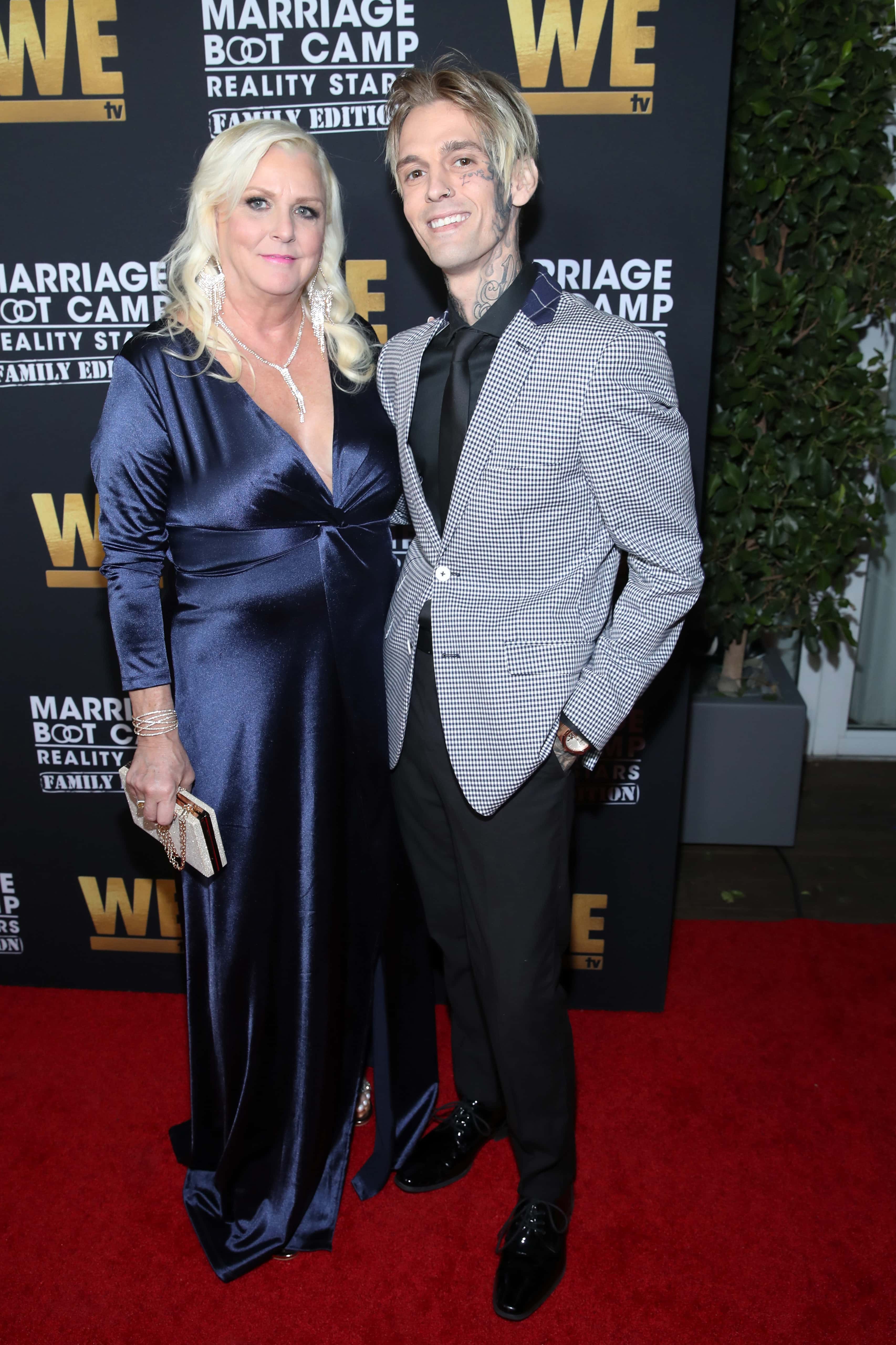 Aaron Carter raises eyebrows by kissing his mother on the lips at event ...