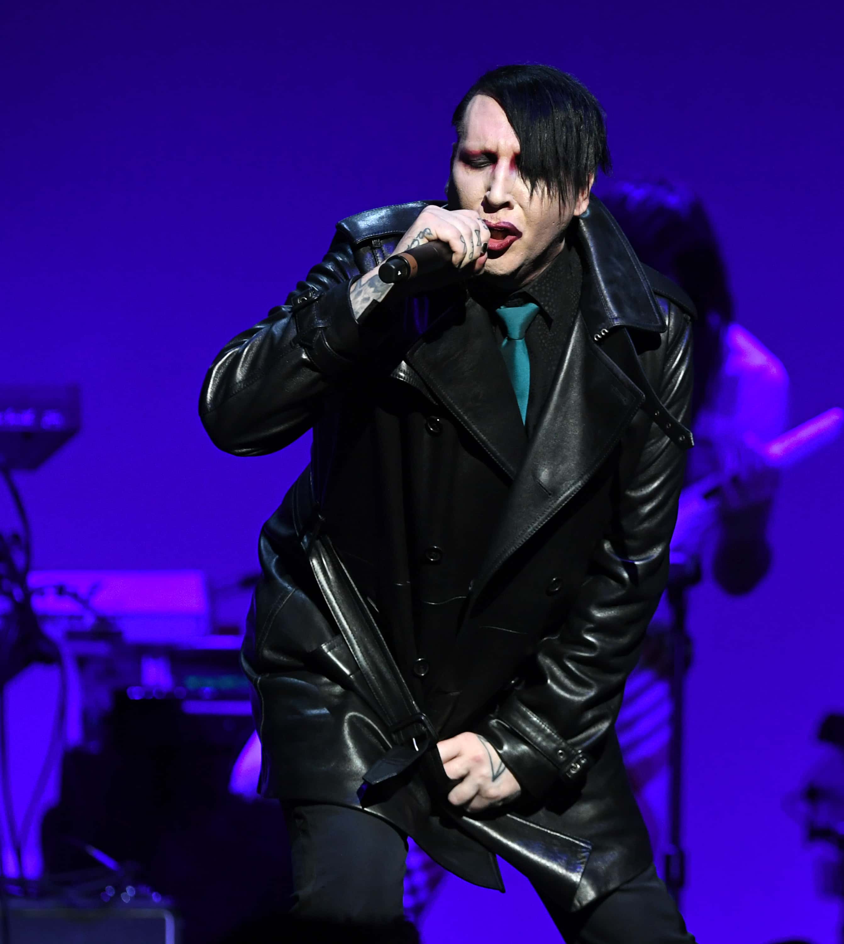Did Marilyn Manson inject heroin into his eyes? All the crazy theories ...