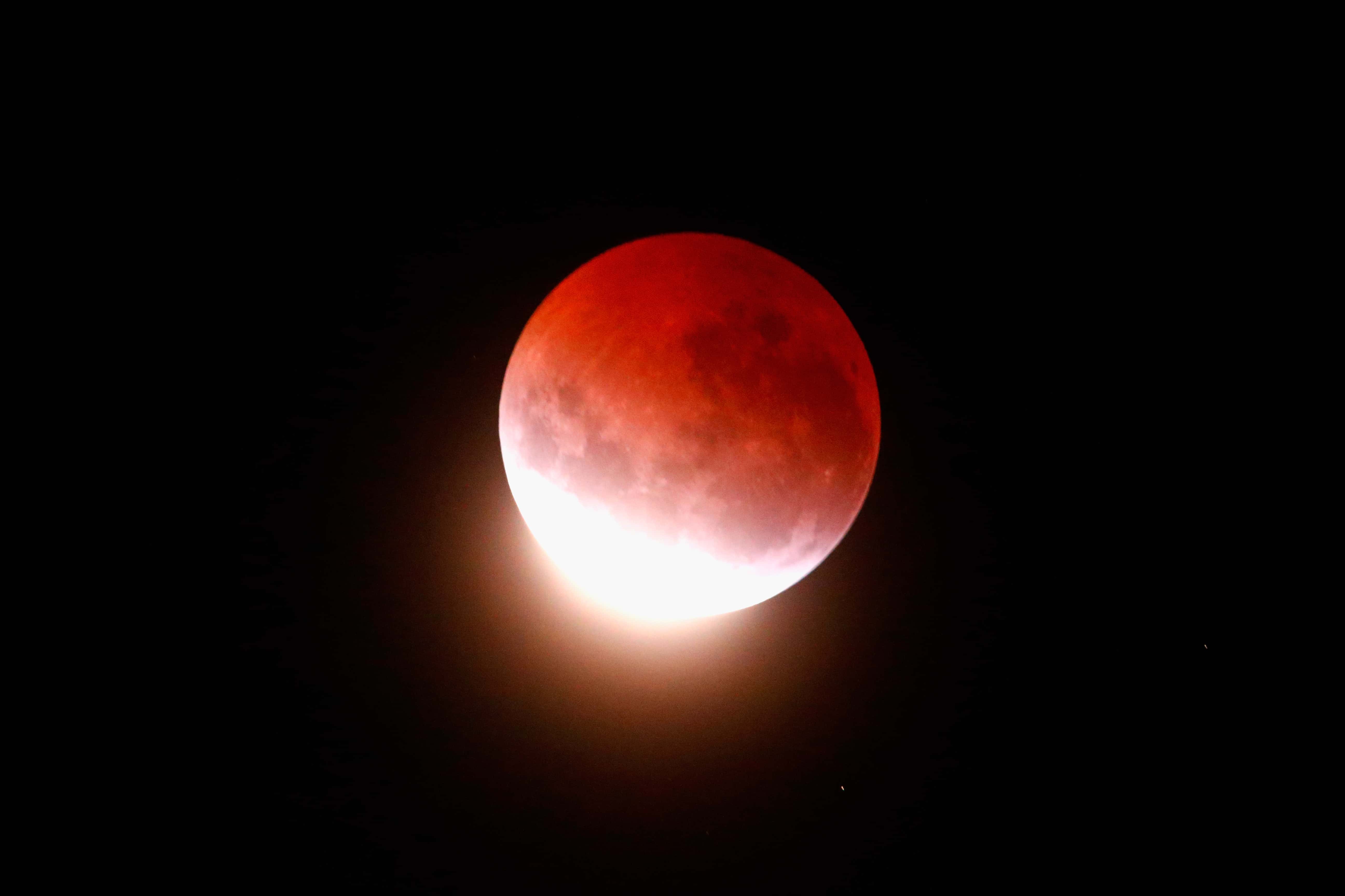 Eclipse lunar "ROJO": cuándo y cómo mirar una vez cada 600 años, el ...