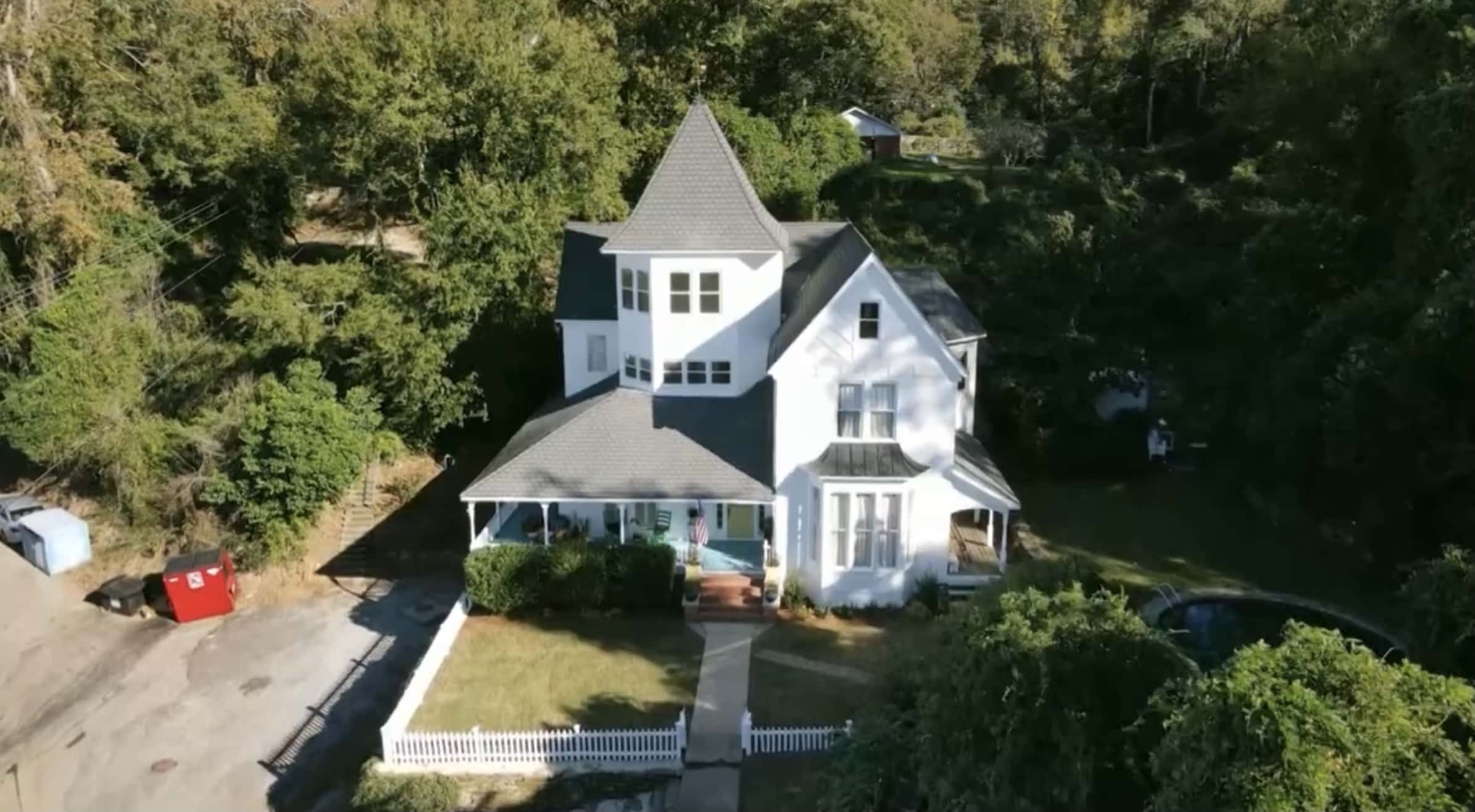 'Home Town Takeover': Erin and Ben Napier transform 'Big Fish' house ...