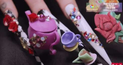 'Unpolished': Lexi Martone creates a tea party on client's nails, fans ...